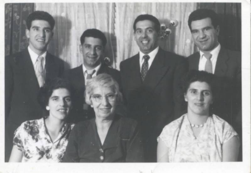 Photography - Coroneos Family with their mother. Early adulhood.